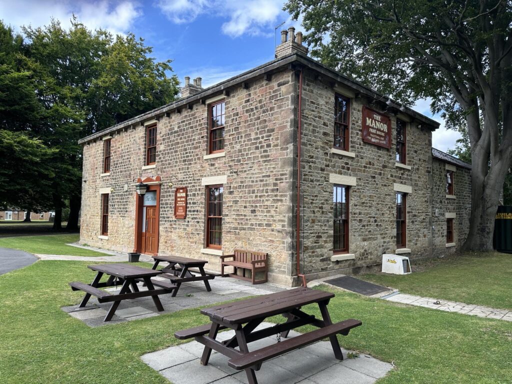 Pub | The Manor Pub, Henknowle